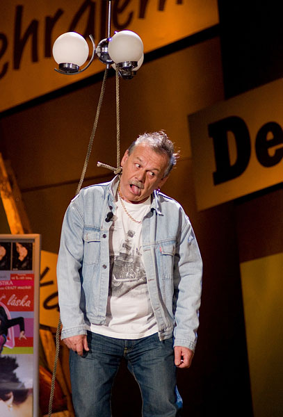 Za oponou — Česká televize