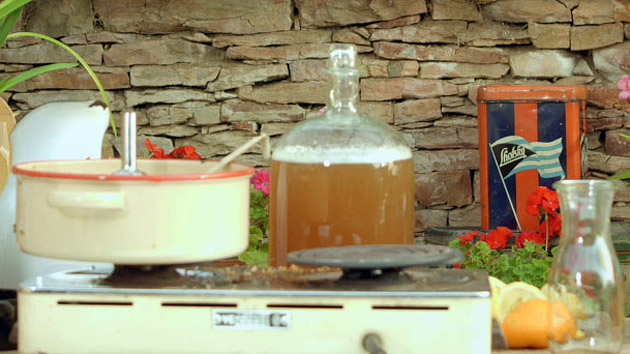 Domácí bylinková cola — Recepty — Herbář — Česká televize