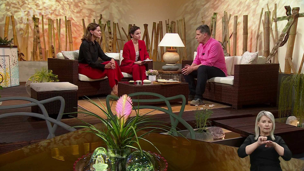 Chat: PhDr. Sylvie Navarová — Sama doma — Česká televize